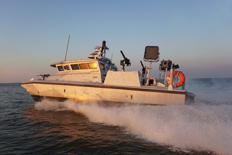 “U.S. Navy’s New 40-Foot Defiant Patrol Boat” –Naval News, Plus FMS ...